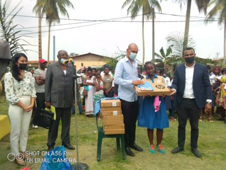 Bitam : La Fondation Mbele récompense les meilleurs élèves - Jouractu